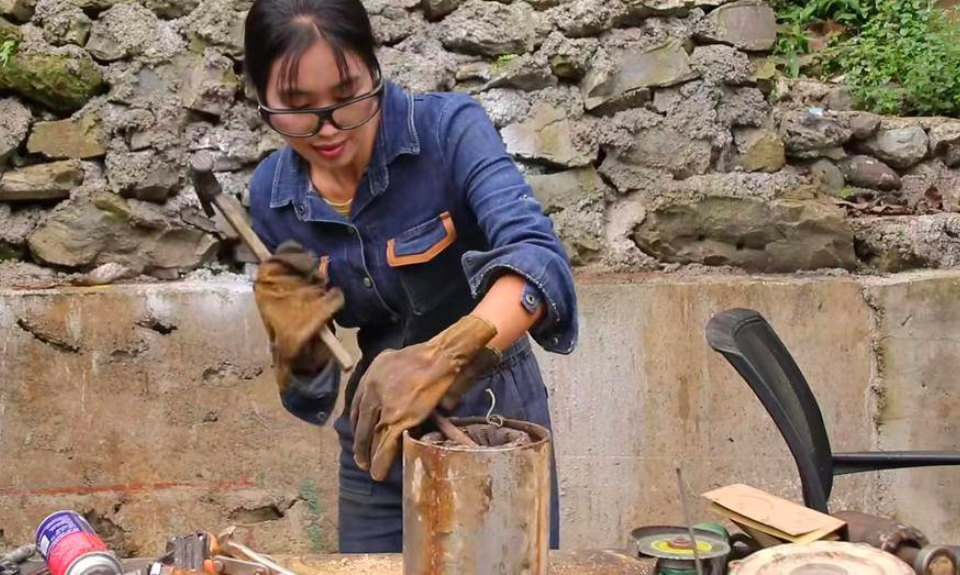 Super Girl Diesel Engine Mechanic Attracts 2 Million Followers | The ...