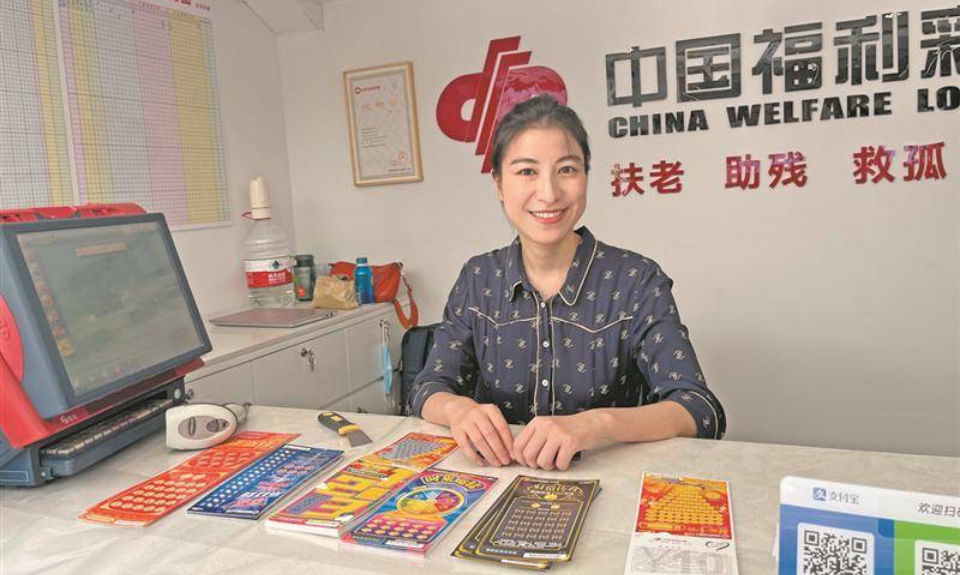 Young Wuxi Family of 3 Scoops ¥6.61 Million in China Welfare Lottery ...