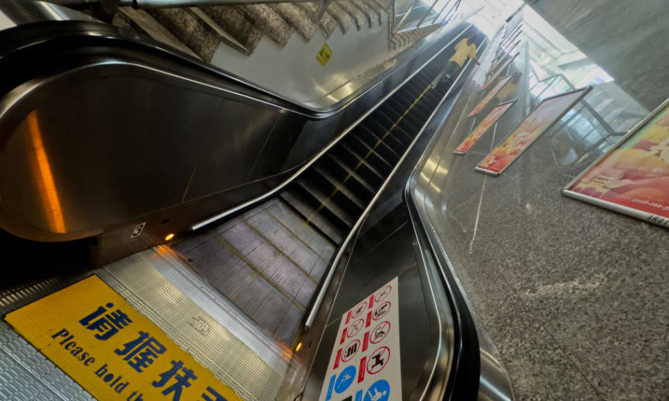 Metro Safety; Do We Walk on the Left & Stand on the Right? | The Nanjinger