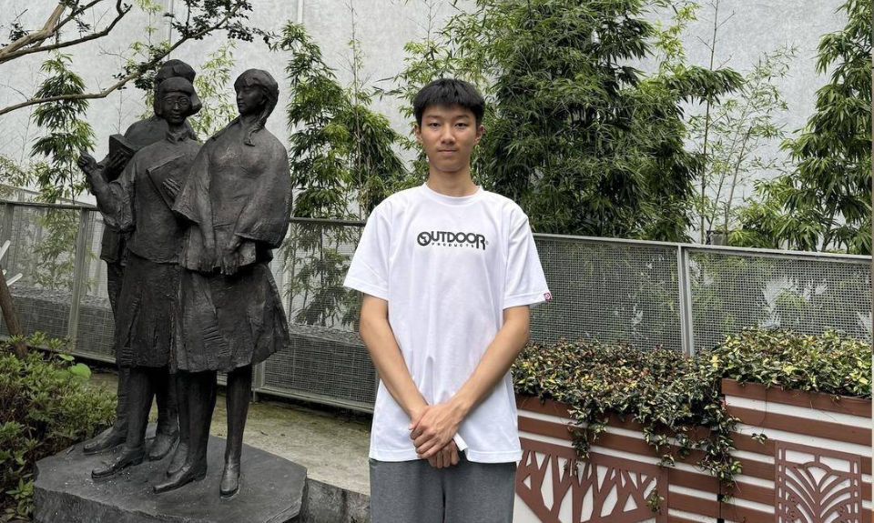 Dream to be Pilot Comes True for 19 Year Old Boy in Nanjing Admitted to ...