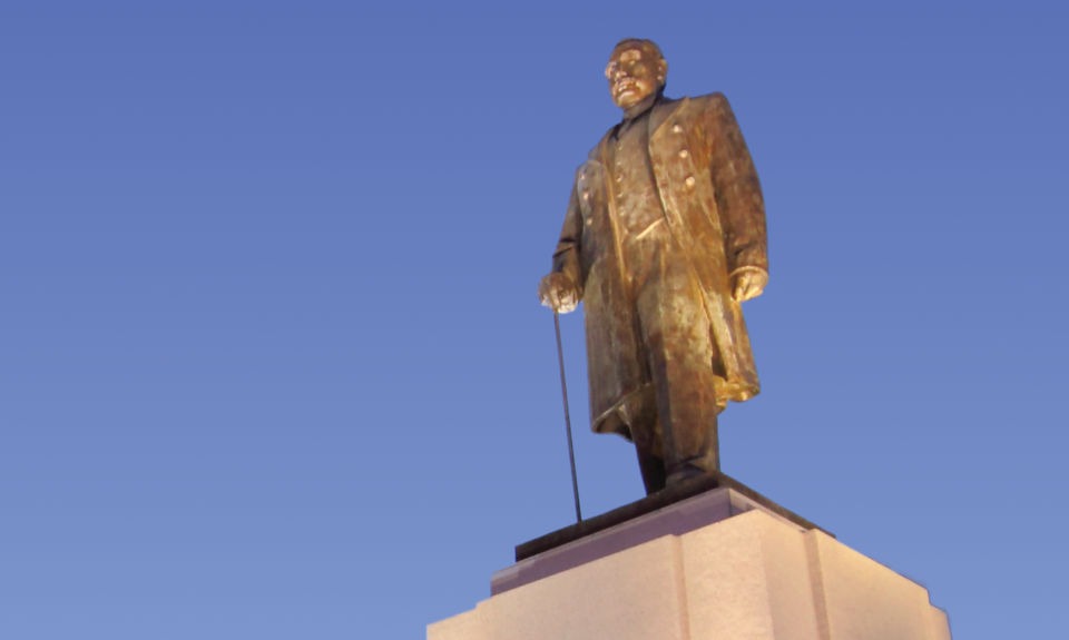 The Building of Nanjing (28); Statue of Sun Yat-sen | The Nanjinger