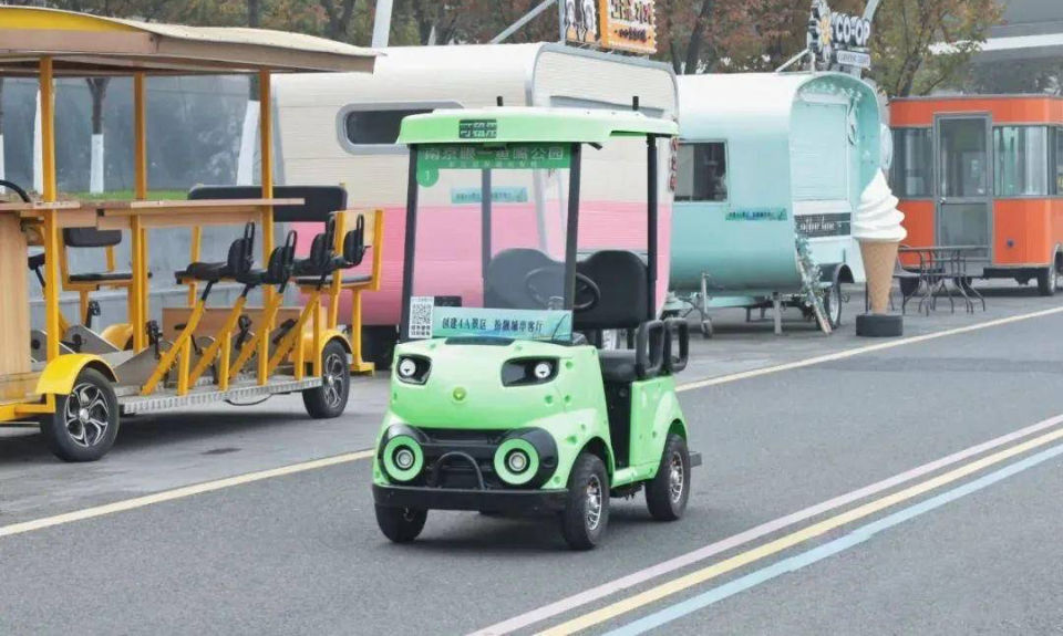 Driverless Intelligent Sightseeing Buggy Enters Operation by Nanjing ...